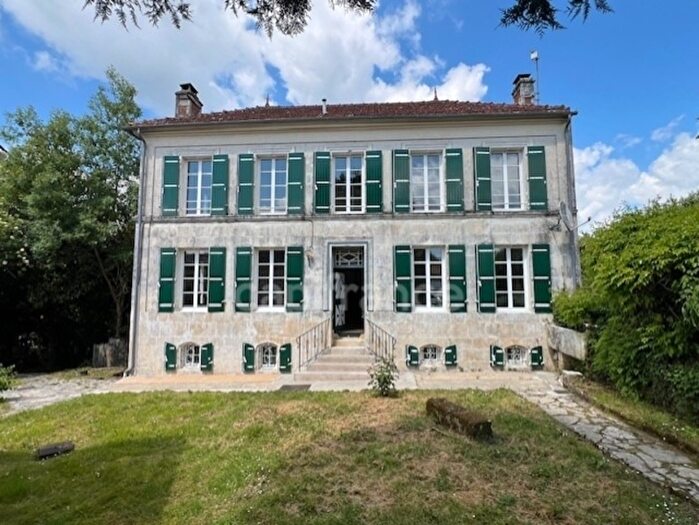 Maison à vendre - Bussac-sur-Charente - 7 pièces - 5 chambres