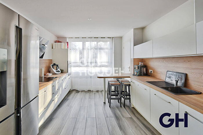 Appartement à vendre - Bron, Les Essarts - 5 pièces - 2 chambres