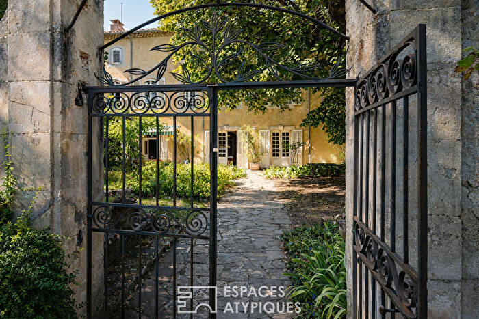 Maison à vendre - Bourg-Saint-Andéol - 15 pièces - 10 chambres