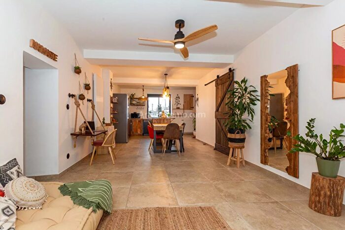 Maison à vendre - Loyettes - 5 pièces - 3 chambres