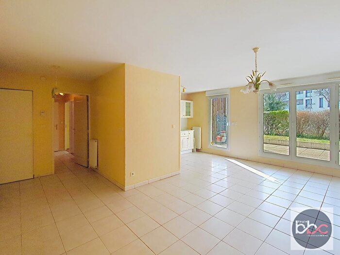 Appartement à louer - Bourgoin-Jallieu, Libération, Barbusse - 3 pièces - 2 chambres