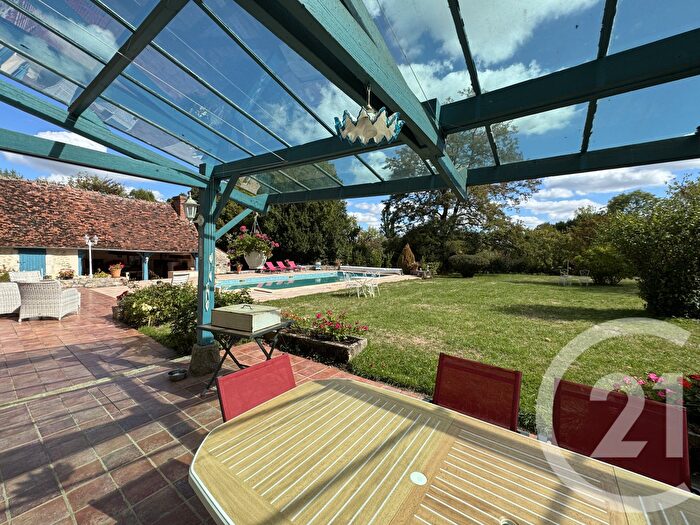 Maison à vendre - Saint-Denis-de-Jouhet - 6 pièces - 5 chambres