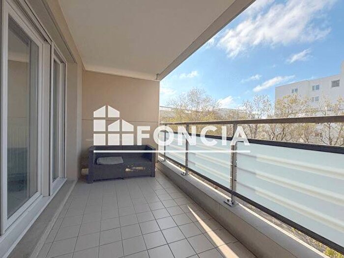 Appartement à louer - Saint Clair- Quais du Rhône, Caluire-et-Cuire - 3 pièces - 2 chambres