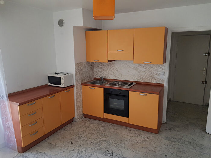 Appartement à louer - Nice, Saint-Roch - 1 pièce