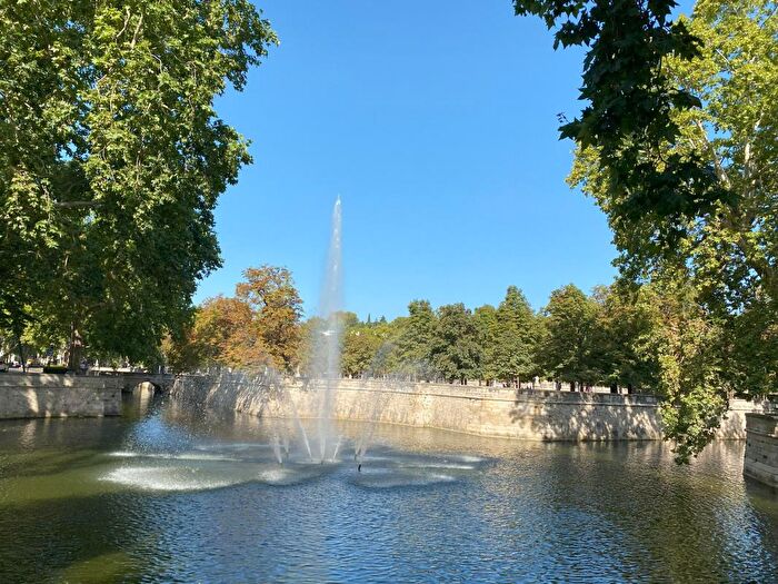 Appartement à vendre - Nîmes, Tour Magne - 4 pièces - 3 chambres