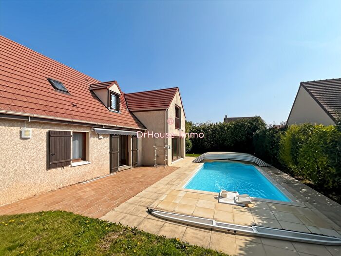 Maison 7 pièces à vendre à Vaux-le-Pénil