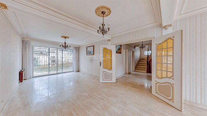 Maison à vendre - Ivry-sur-Seine, Petit Ivry - 7 pièces - 4 chambres