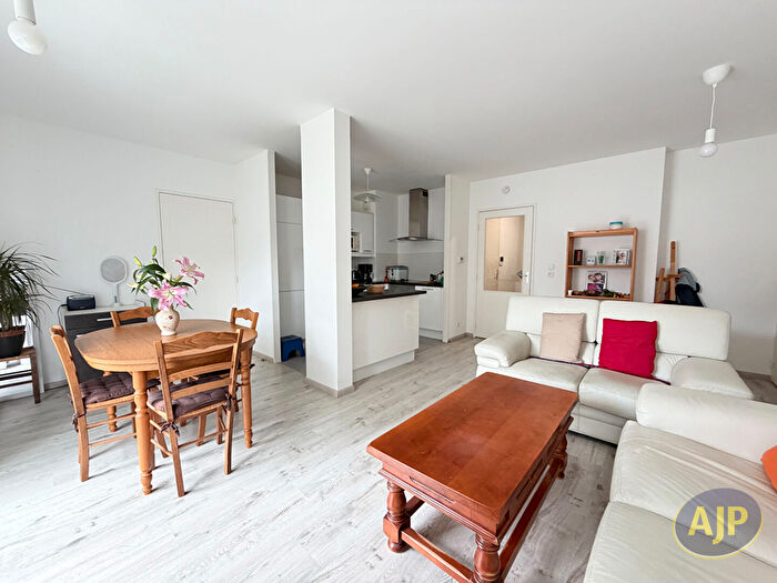 Orvault, Bourg, Secteur rural : Appartement 3 pièces à vendre