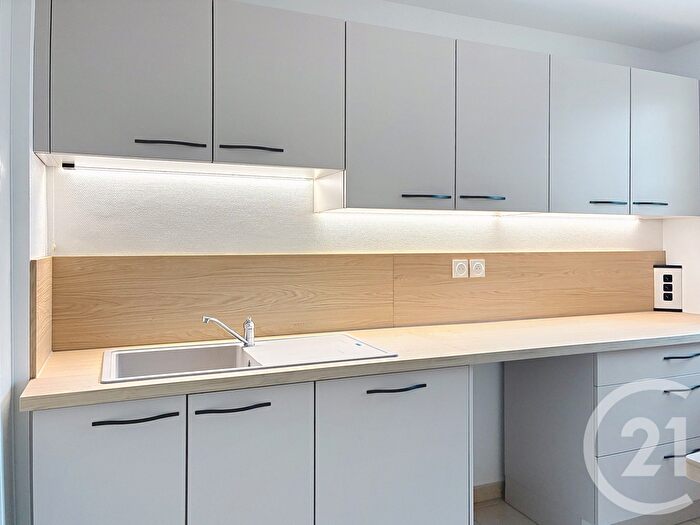 Appartement à louer - Saint-André-les-Vergers - 3 pièces - 2 chambres