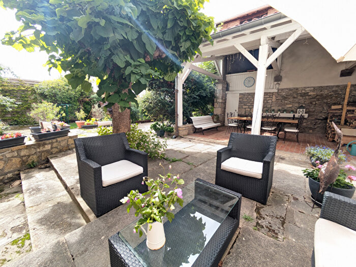 Maison 16 pièces à Aigueperse, à vendre