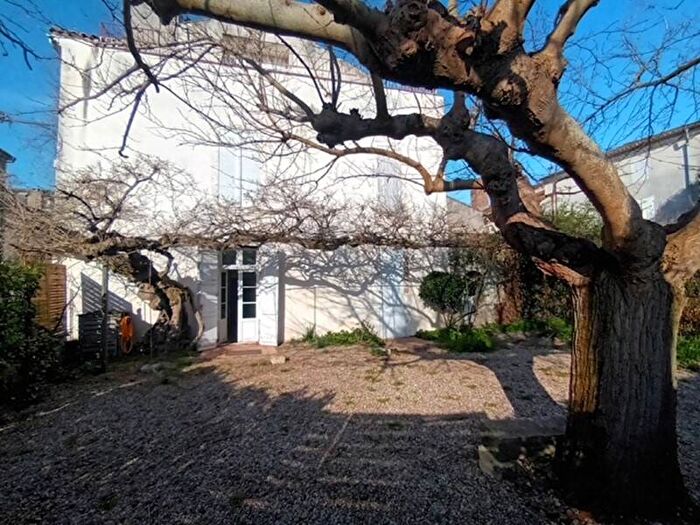 Maison à louer - Aiguillon - 10 pièces - 7 chambres