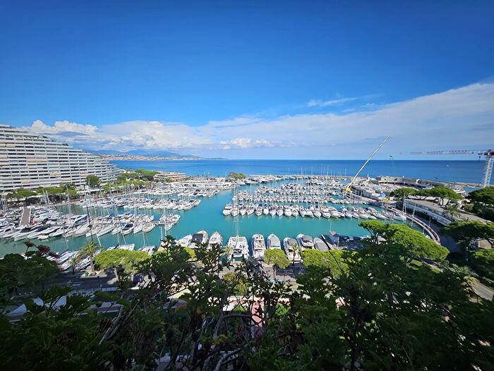 Appartement à vendre - Villeneuve-Loubet, Plage - 8 pièces - 4 chambres