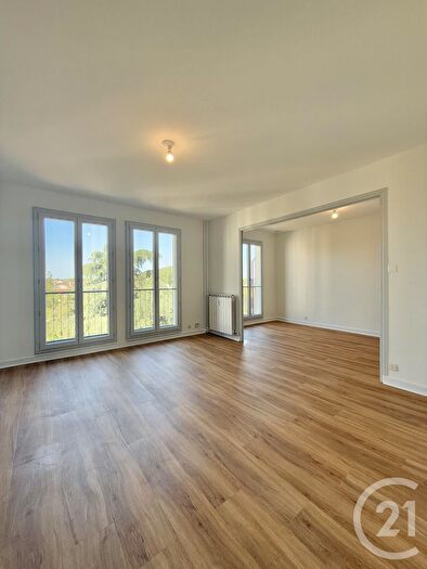 Appartement 5 pièces à Moulins, Gâteaux, Clos de Bourgogne, à louer