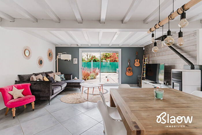 Maison à vendre - Chassieu - 6 pièces - 4 chambres