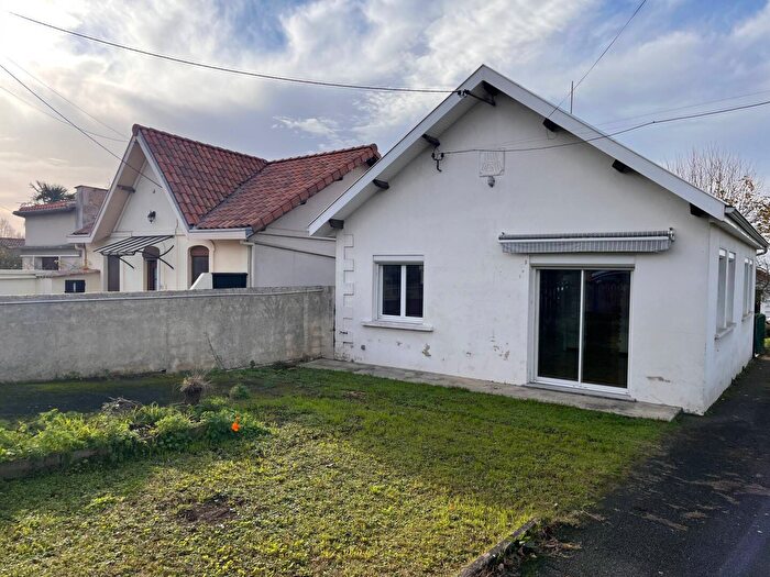 Maison à louer - LIsle-dEspagnac - 3 pièces - 2 chambres