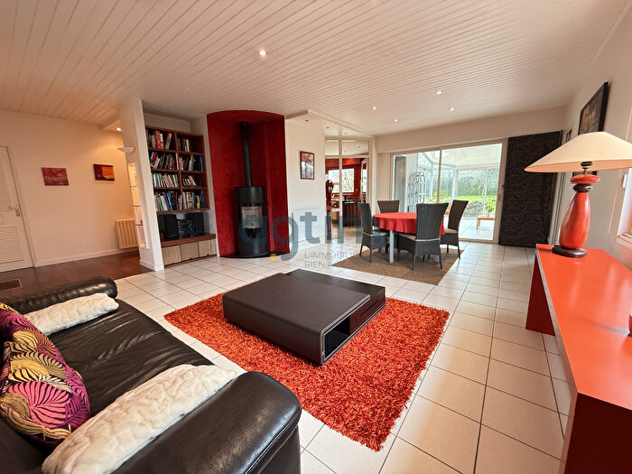 Maison à vendre - Saint-Hilaire-de-Loulay - 9 pièces - 6 chambres