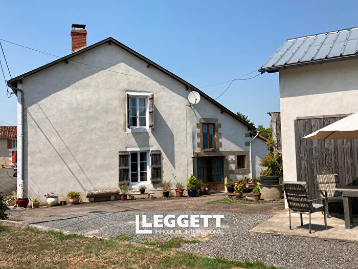 Maison à vendre - LIsle-Jourdain - 4 pièces - 2 chambres