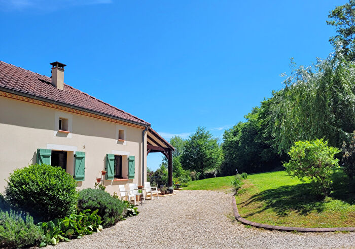 Maison à vendre - Goujounac - 6 pièces - 3 chambres
