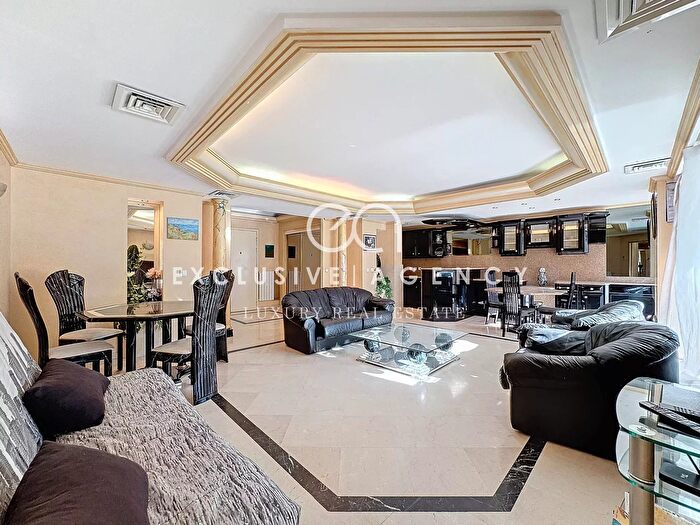 Appartement à vendre - Cannes, Centre-ville - 4 pièces - 2 chambres