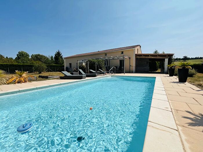 Maison à vendre - Chillac - 7 pièces - 5 chambres