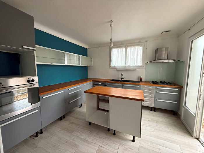 Maison à vendre - Châtellerault, Est - 6 pièces - 4 chambres