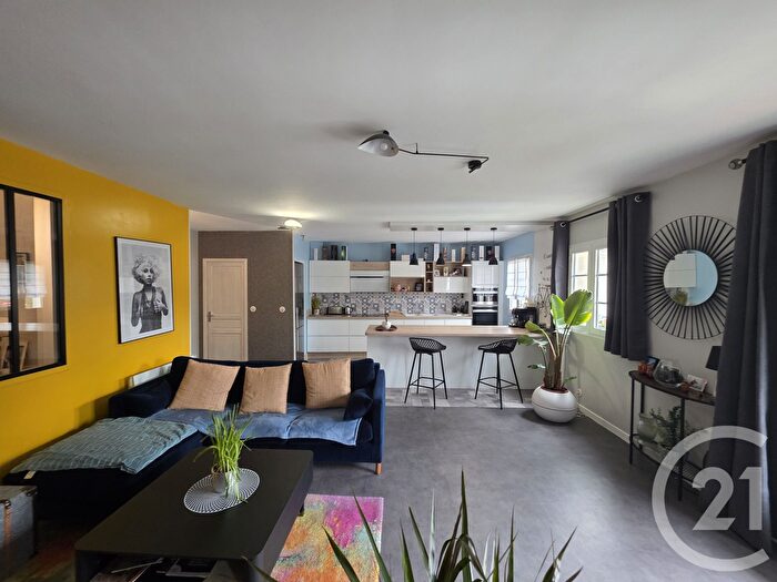 Appartement à vendre - Crécy-la-Chapelle - 4 pièces - 2 chambres