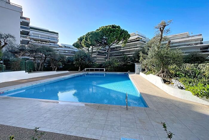 Appartement à vendre - Antibes, Juan-les-Pins, Le Cap - 3 pièces - 2 chambres