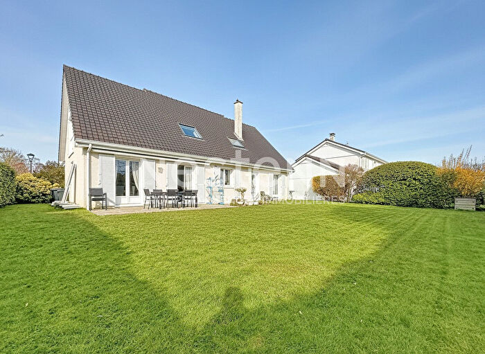 Voisins-le-Bretonneux : Maison 7 pièces à vendre