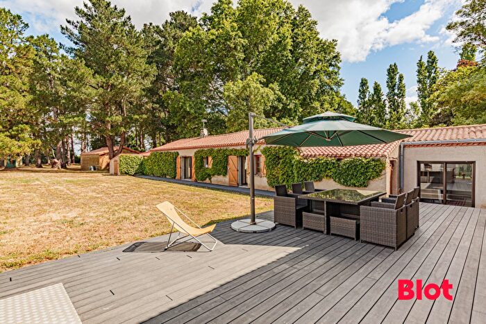 Maison à vendre - Saint-Julien-de-Concelles - 7 pièces - 5 chambres