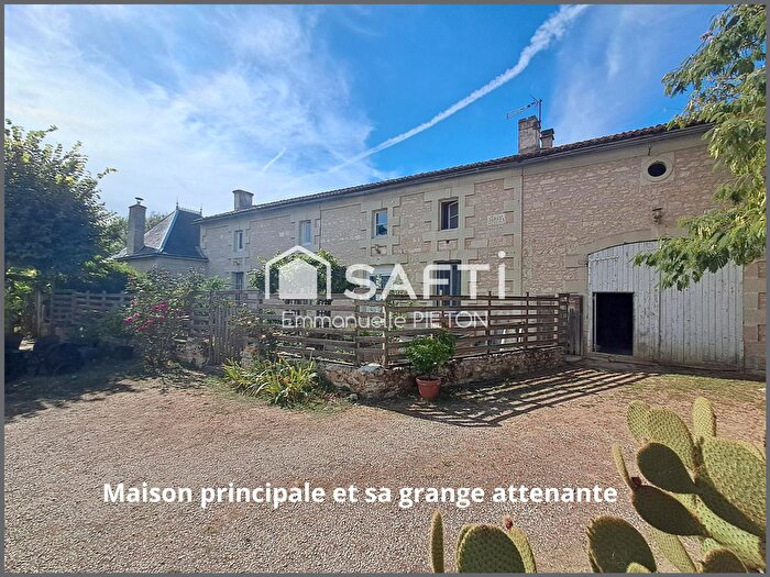 Maison 14 pièces à Vendeuvre-du-Poitou, à vendre