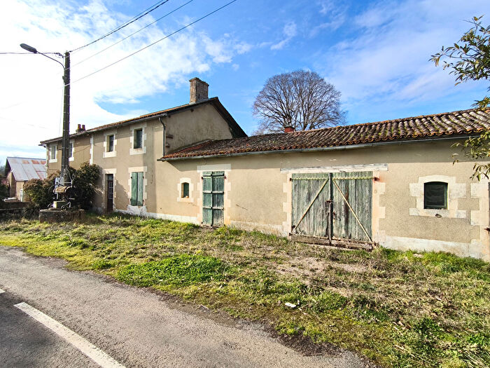 Maison à vendre - Sommières-du-Clain - 3 pièces - 3 chambres