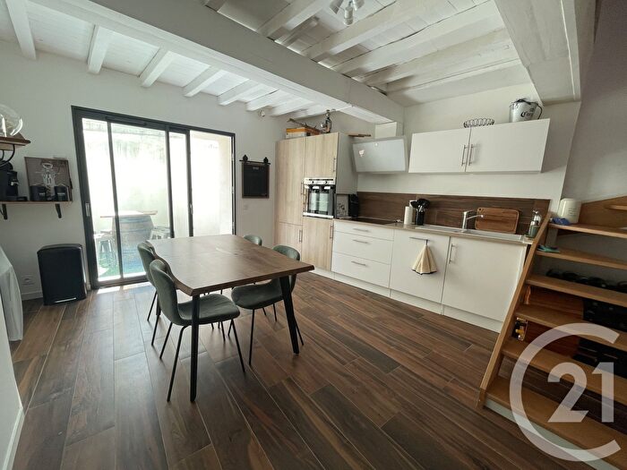 Maison 3 pièces à Villemoustaussou, à louer