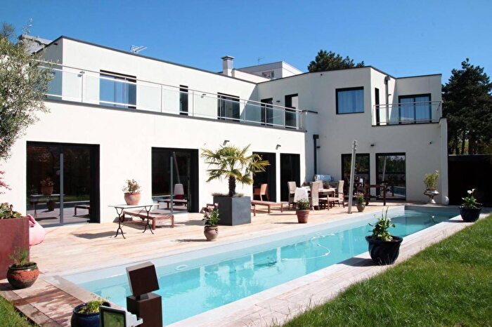 Maison à louer - Vaise, Lyon ème arrondissement - 7 pièces - 5 chambres