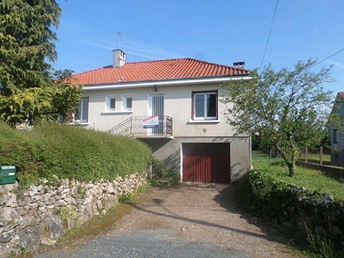 Lussac-les-Châteaux : Maison 4 pièces à vendre