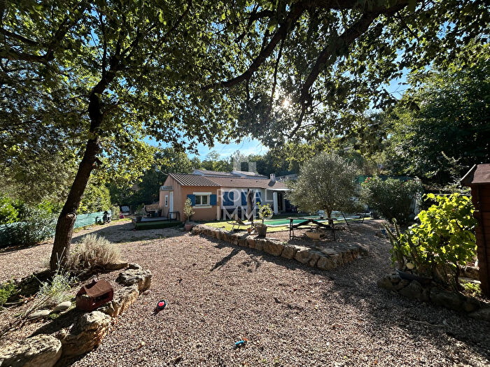 Sainte-Anastasie-sur-Issole : Maison 5 pièces à vendre