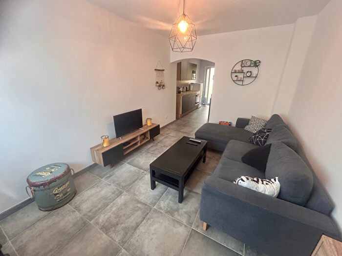 Maisons à vendre et appartements à louer - 1