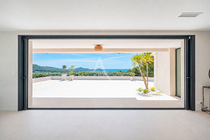 Saint-Cyr-sur-Mer : Maison 7 pièces à vendre