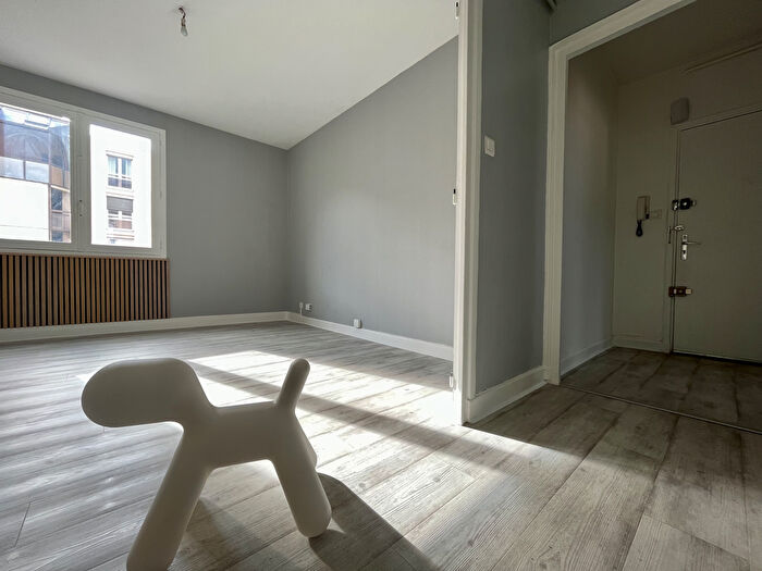 Appartement à louer - Clermont-Ferrand, Vallières, Sallins, Poncillon - 3 pièces - 2 chambres