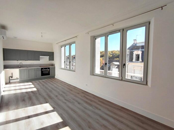 Appartement à louer - Châtel-Guyon - 4 pièces - 2 chambres