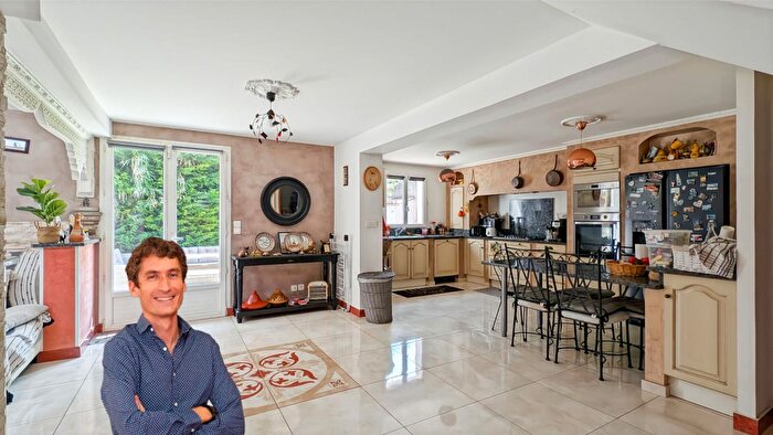 Maison à vendre - Port-de-Bouc, Saint-Jean - 5 pièces - 4 chambres