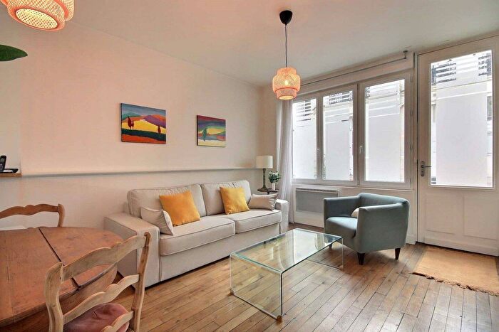 Appartement à louer - Europe, Paris ème arrondissement - 1 pièce