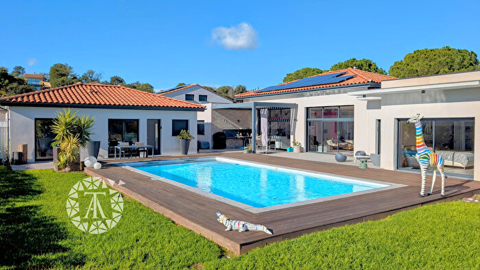 Maison à vendre - Laroque-des-Albères - 8 pièces - 7 chambres