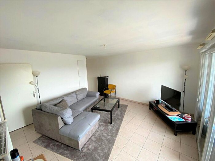 Maisons à vendre et appartements à louer - 1