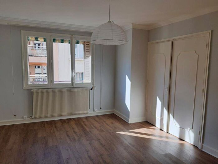 Appartement à louer - Lyon ème arrondissement - 3 pièces - 2 chambres