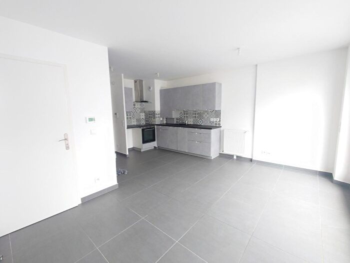 Appartement à louer - Noisy-le-Grand, Centre-ville - 1 pièce