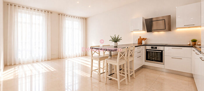 Appartement 3 pièces à vendre - Fréjus, Centre-ville