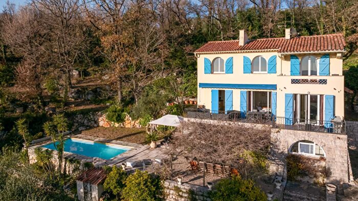 Maison à vendre - Châteauneuf-Grasse - 6 pièces - 5 chambres