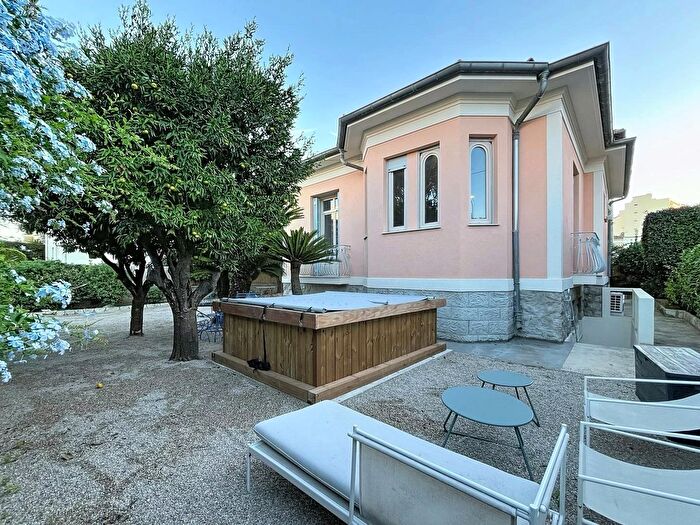 Maison à louer - Nice, Arenas - 4 pièces