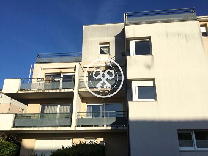 Appartement à louer - Ste Savine - 3 pièces - 2 chambres