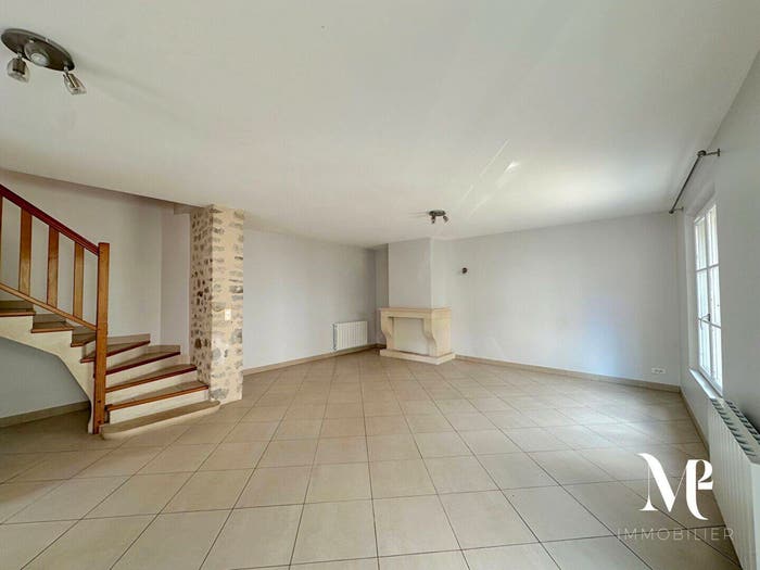 Maison 3 pièces à Thiers-sur-Thève, à louer